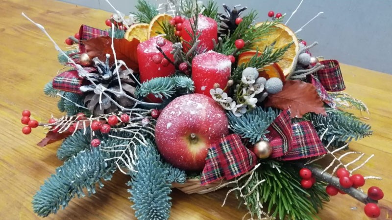 Composizioni floreali natalizie: naturali e lucenti – La Giardineria Milanese